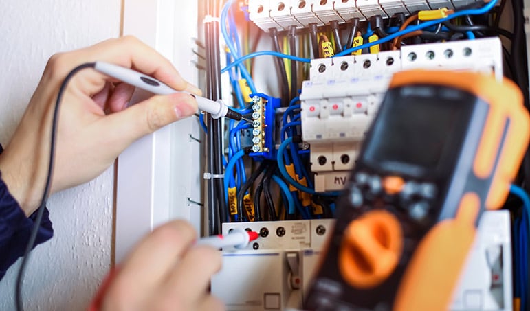 La maintenance électrique : pourquoi faire appel à un professionnel